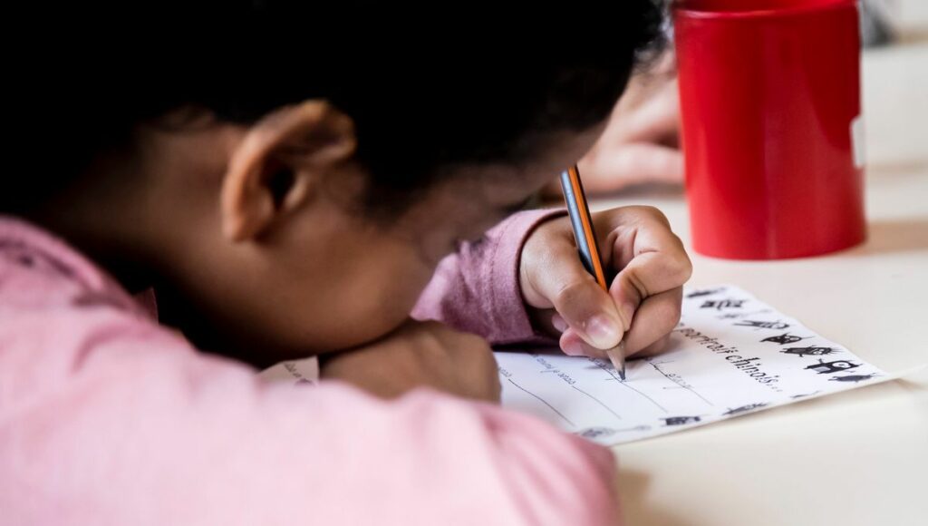 Une dictée par jour pour apprendre les règles d'orthographe